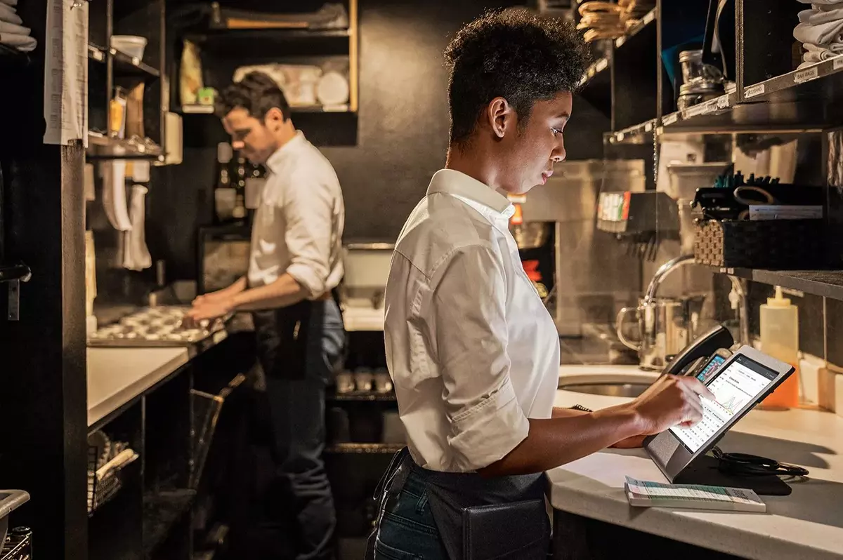 How to Process Payroll for Tipped Employees | Square